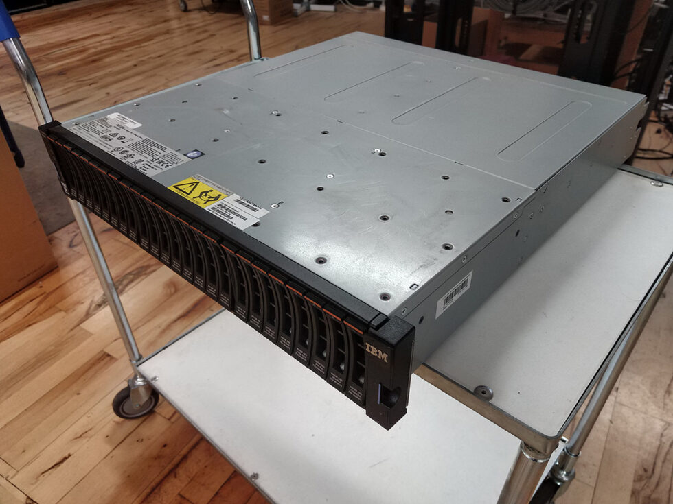 IBM Storwize V5000 storage system - Teknikertid hos brugt-it